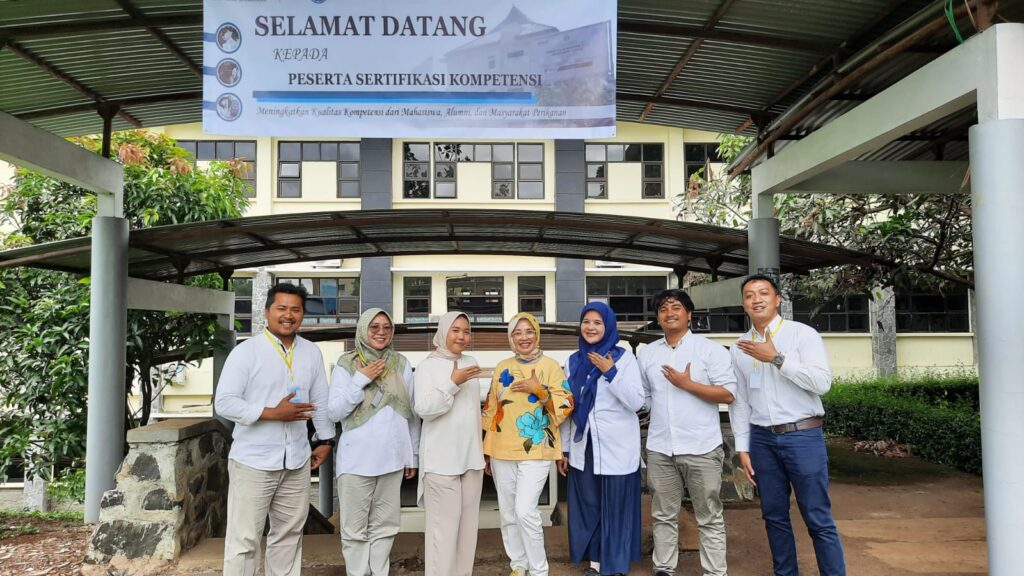 Dosen Program Studi Pariwisata Bahari Uji Sertifikasi BNSP Tour Leader ...